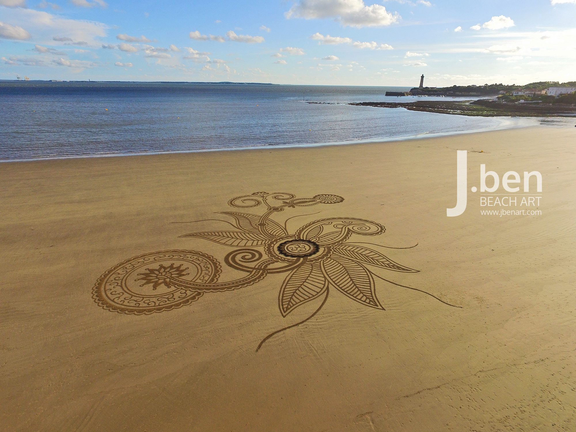 Beach art #59 : In between – Beach art, land art Jben
